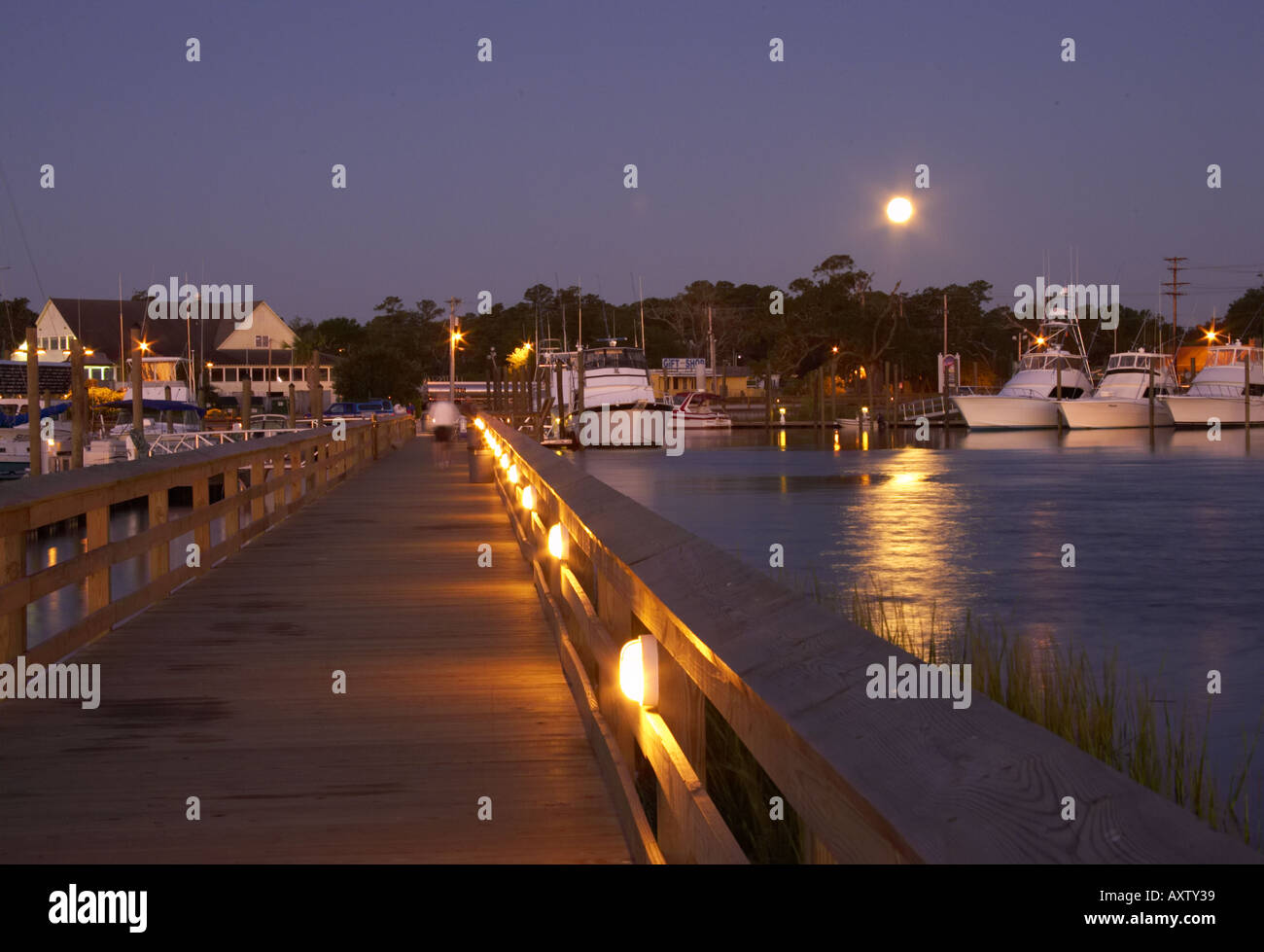 EARLY MORNING SUNRISE AT BOAT DOCK Stock Photo - Alamy