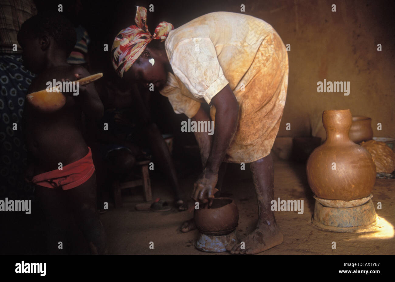 Nigeria pottery hi-res stock photography and images - Alamy