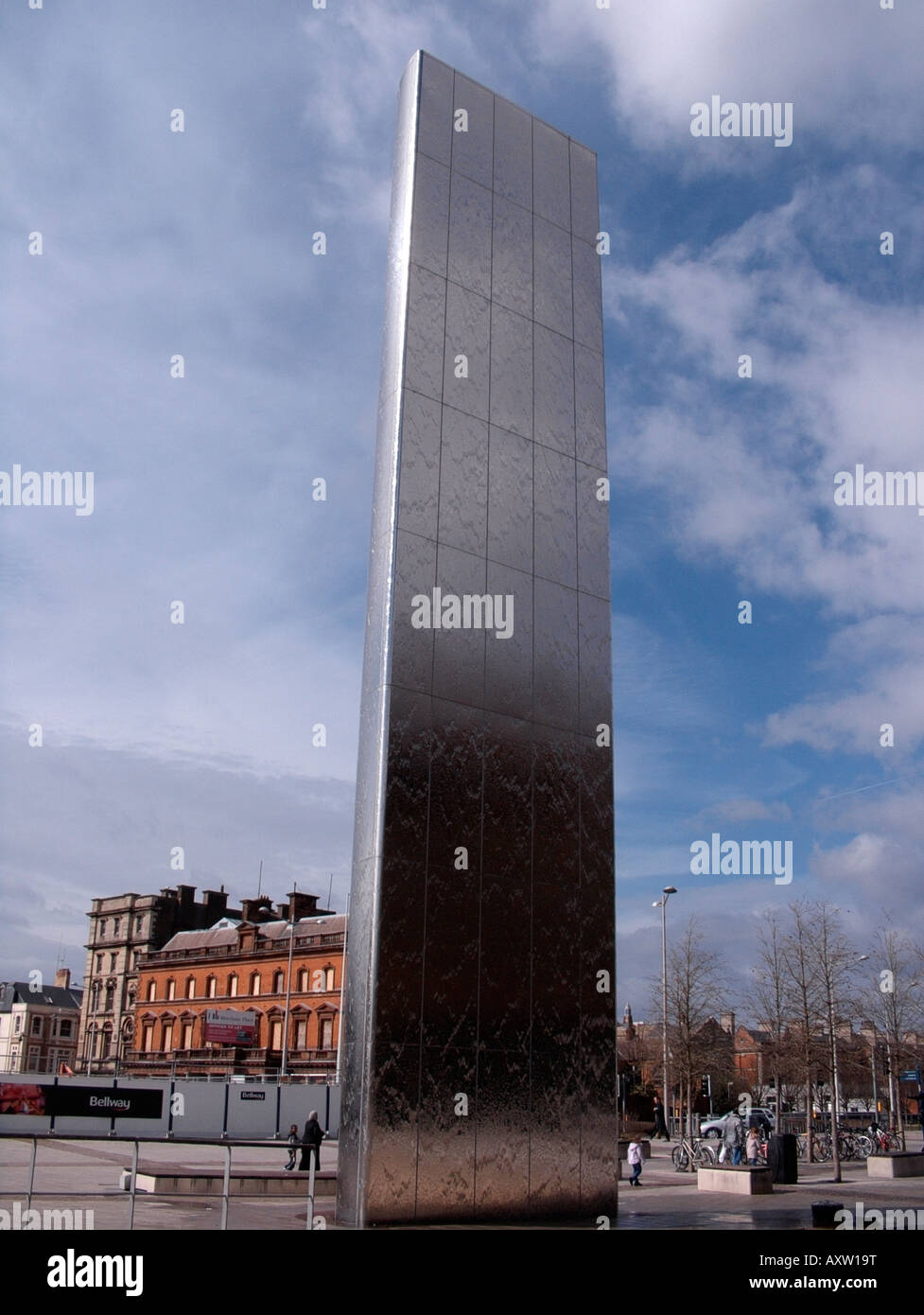 Water sculpture cardiff bay hi-res stock photography and images - Alamy
