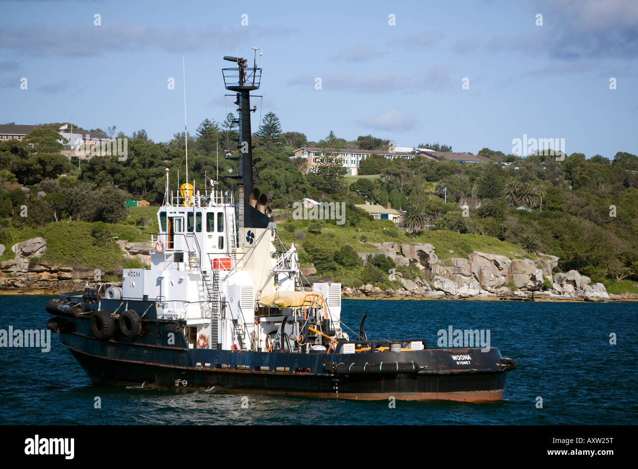 Pull into harbour hi-res stock photography and images - Alamy