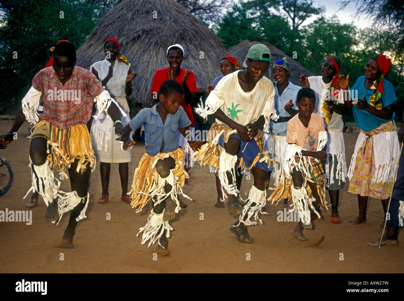 Shona people dance hi-res stock photography and images - Alamy