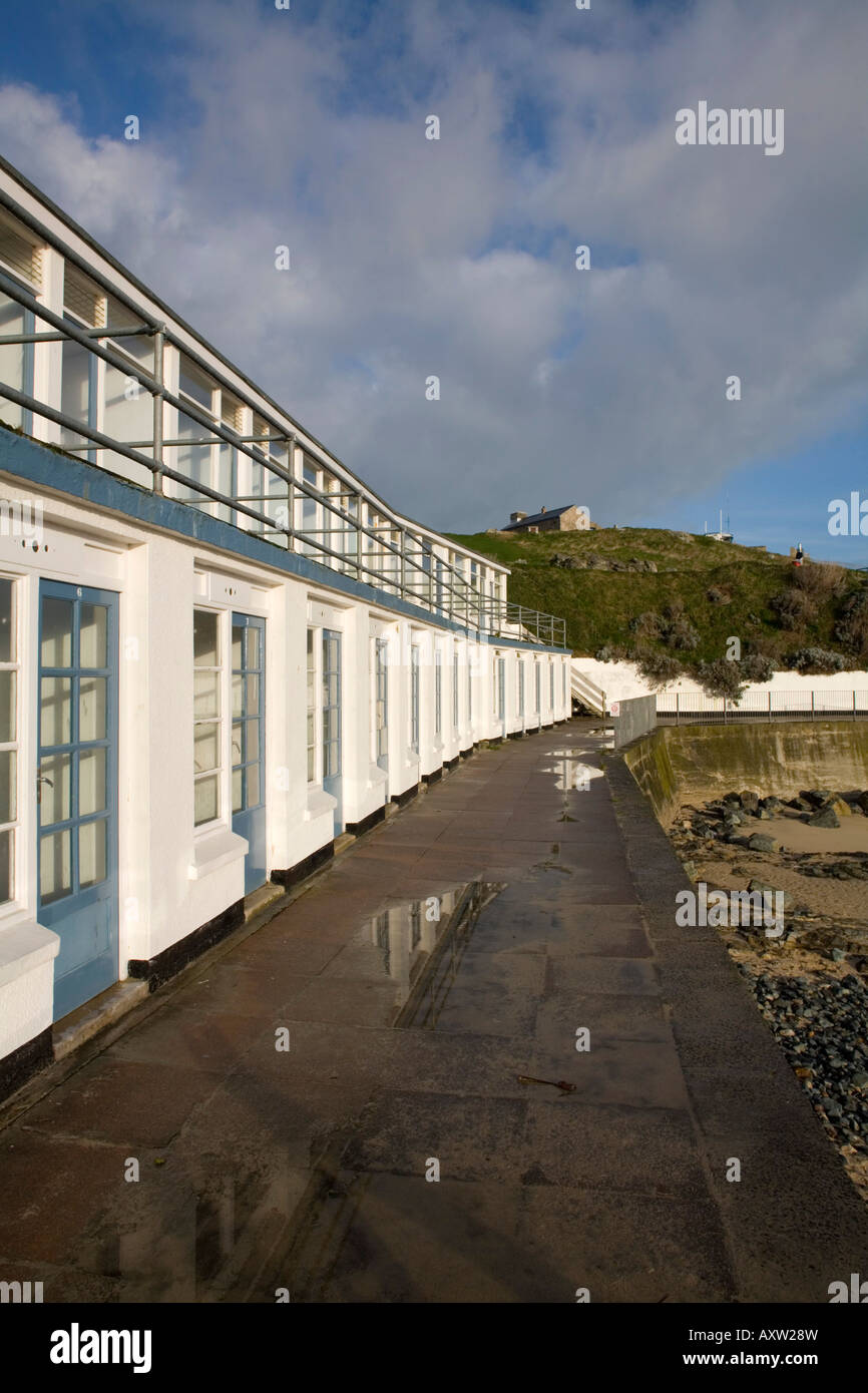 row of beach huts porthgwidden beach st ives Stock Photo - Alamy