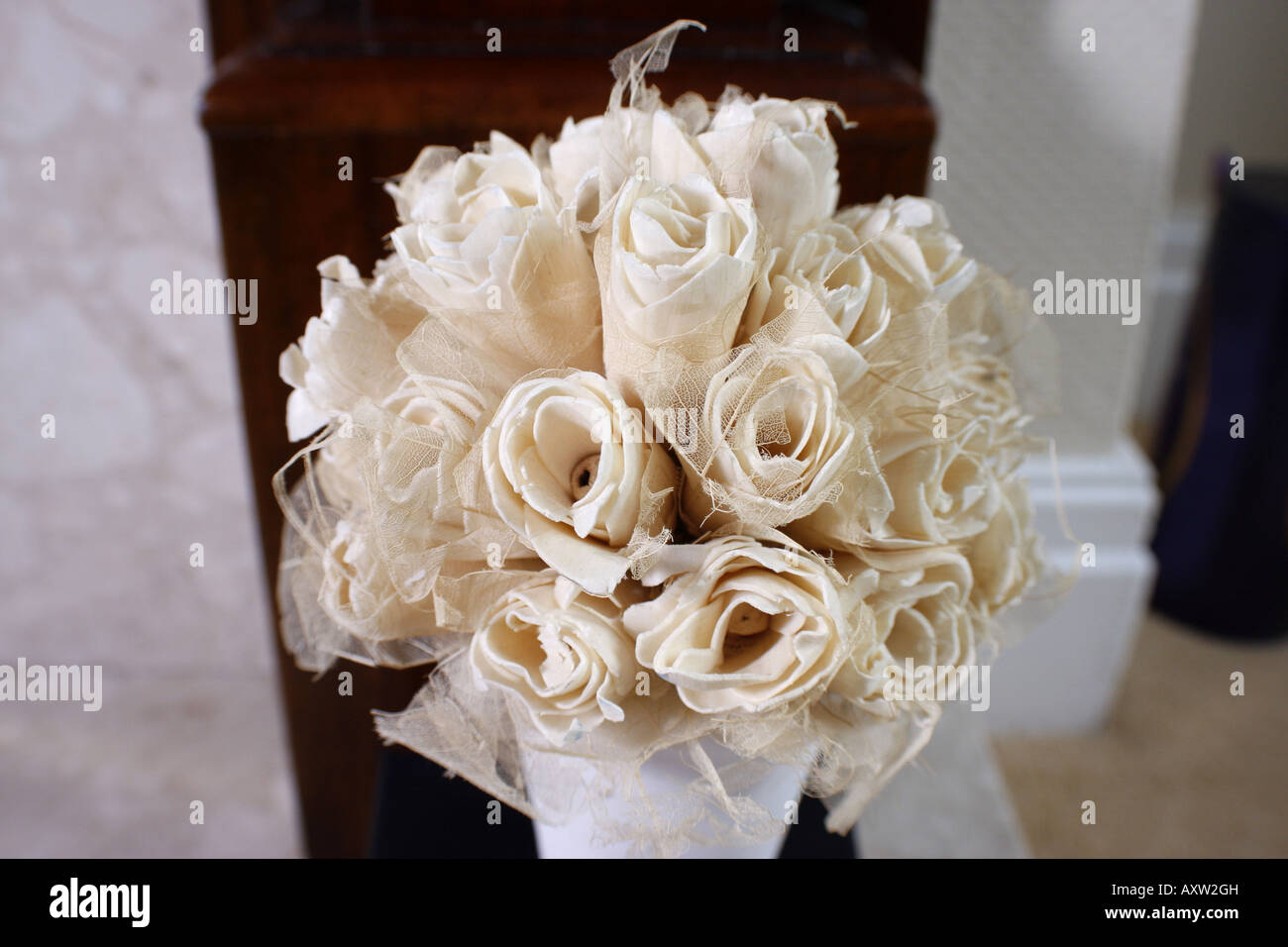 White cotton fabric flowers hi-res stock photography and images - Alamy