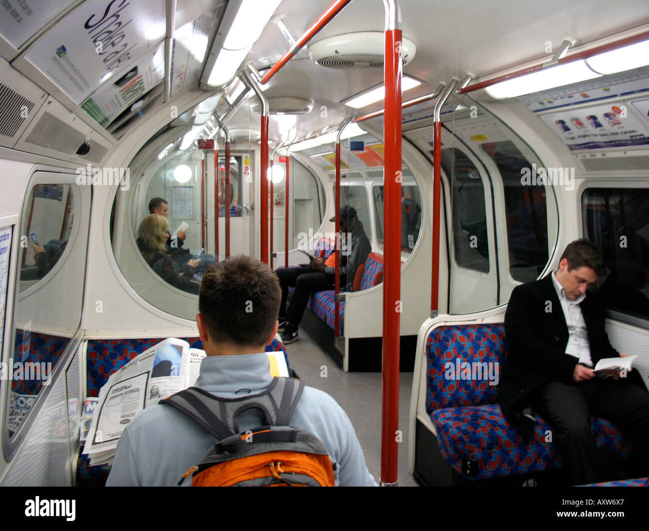 London underground people hi-res stock photography and images - Alamy