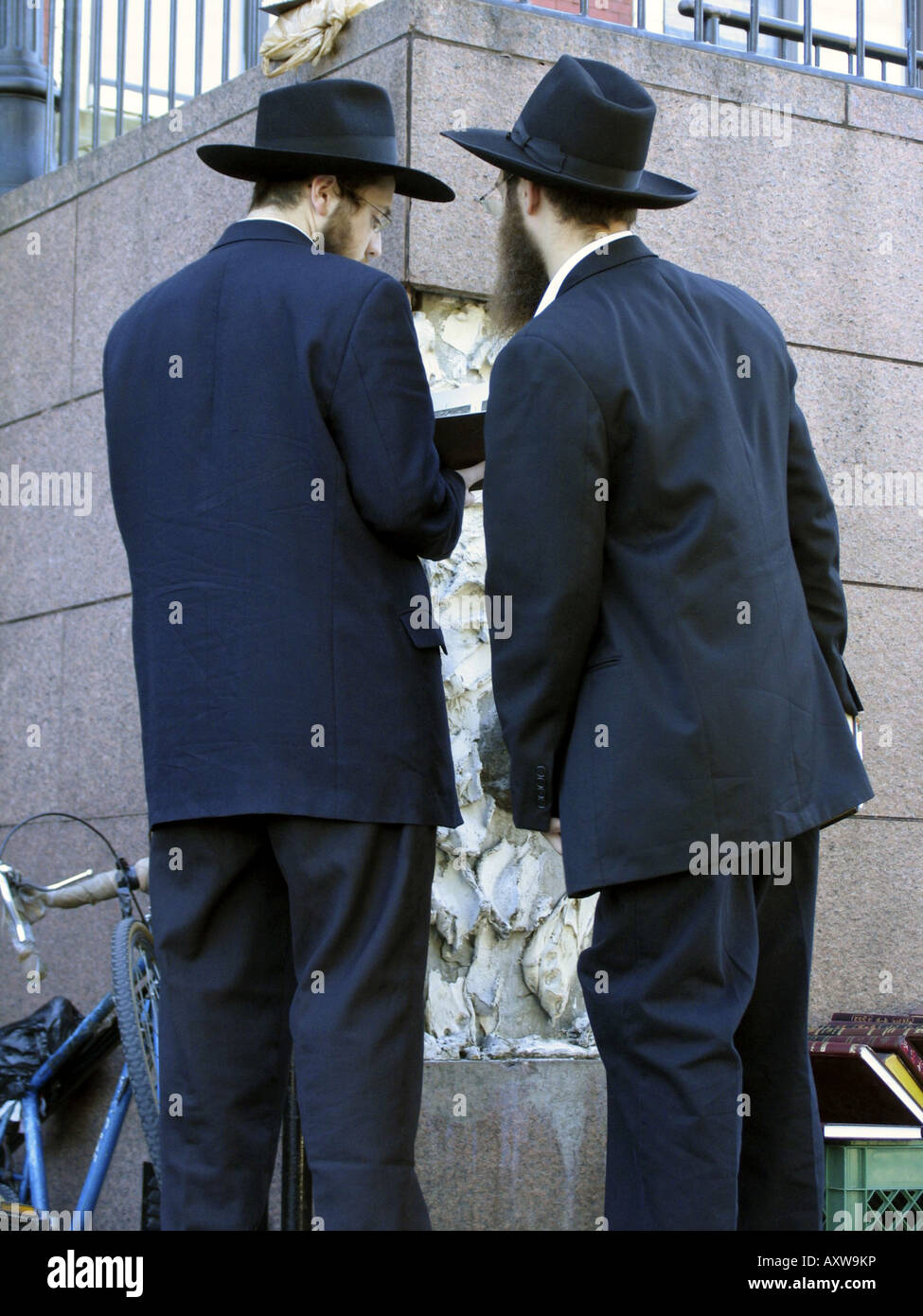 Two jewish men talking hi-res stock photography and images - Alamy