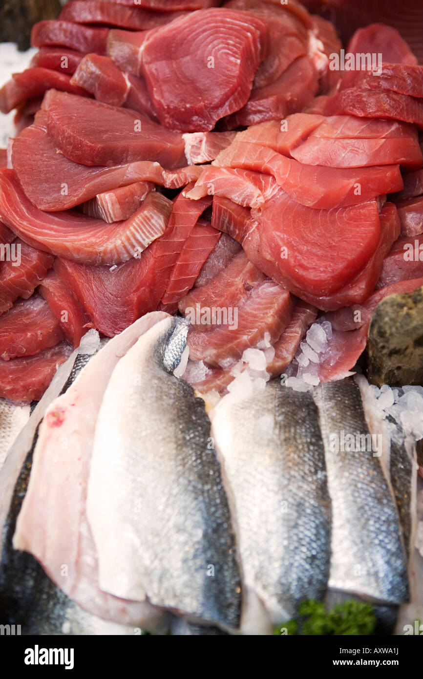 fresh fish display Stock Photo - Alamy