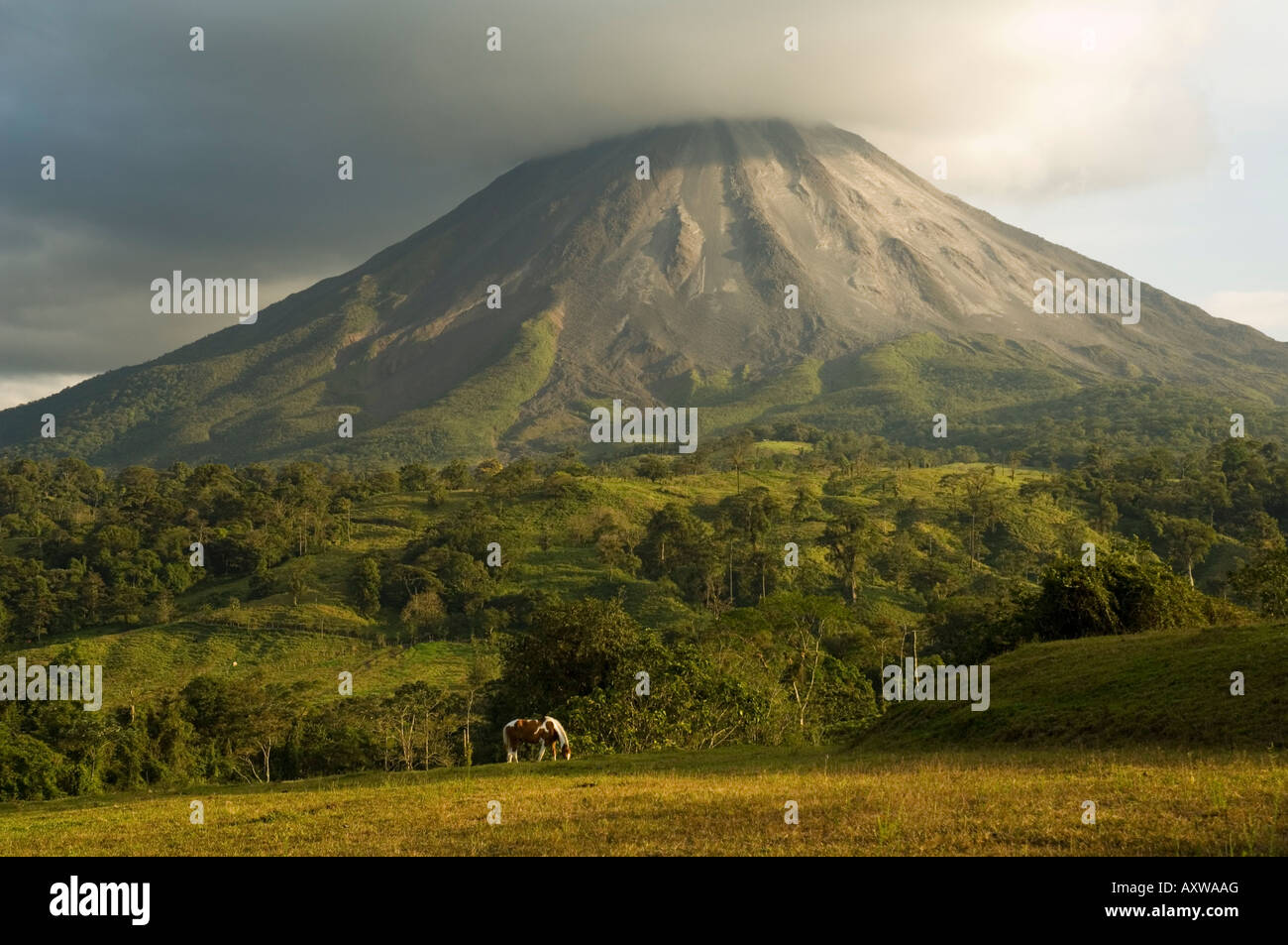 Arenal volcano hi-res stock photography and images - Alamy