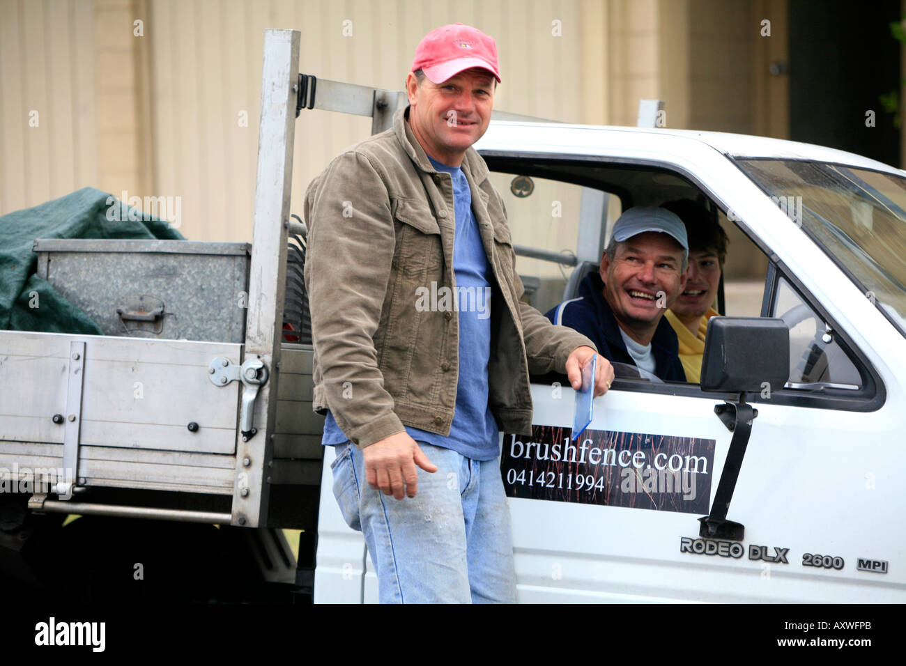 Australian tradesmen men talking hi-res stock photography and images ...