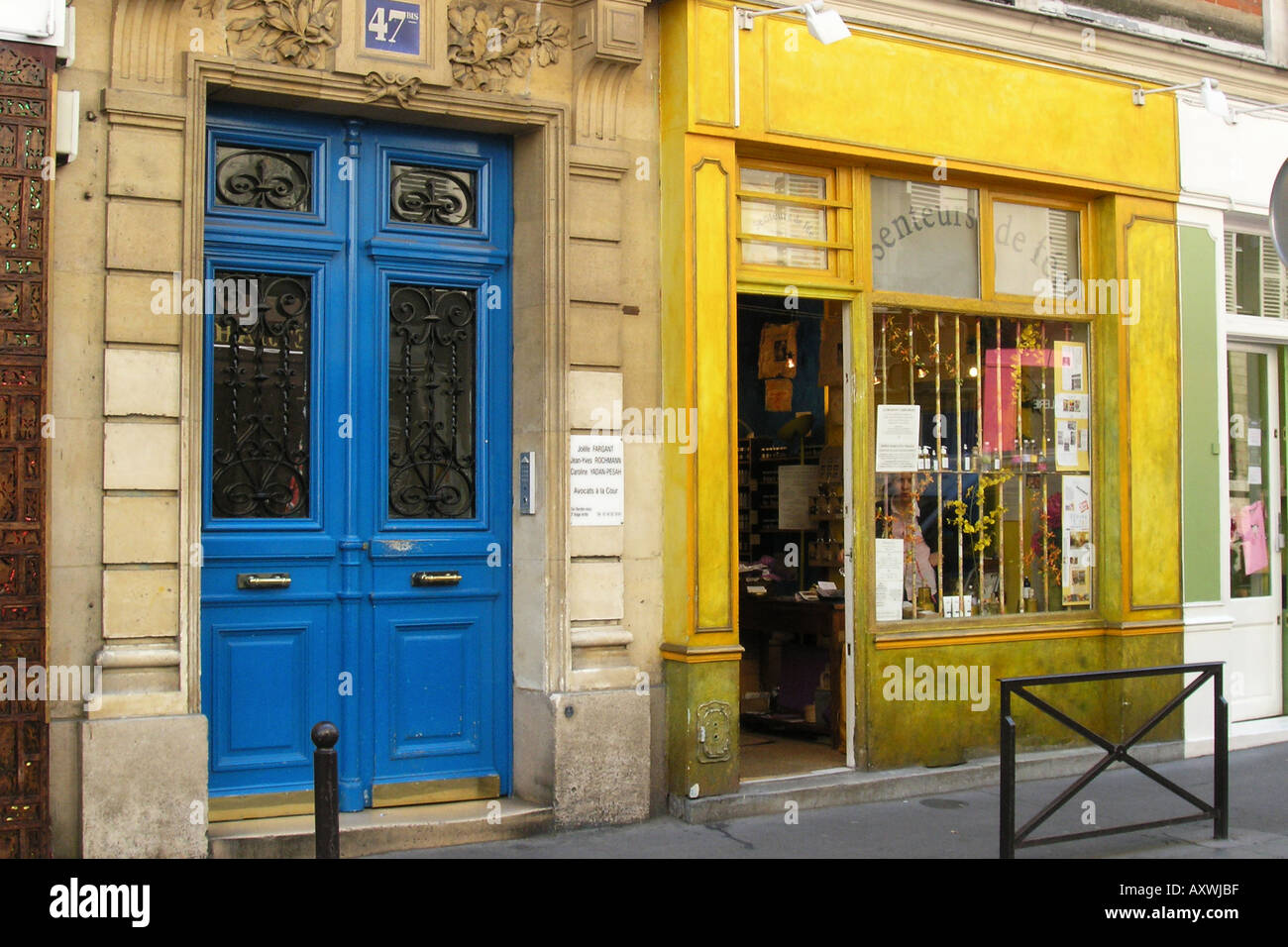 Parisian shop front hi-res stock photography and images - Alamy