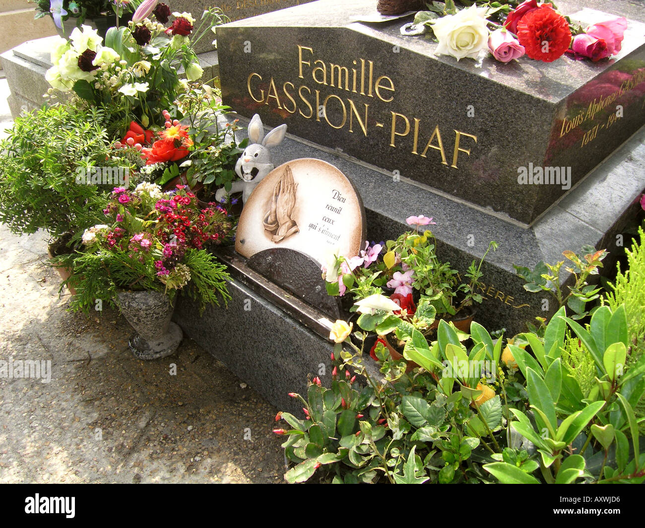 Grave Edith Piaf In Pere Stock Photos & Grave Edith Piaf In Pere Stock ...