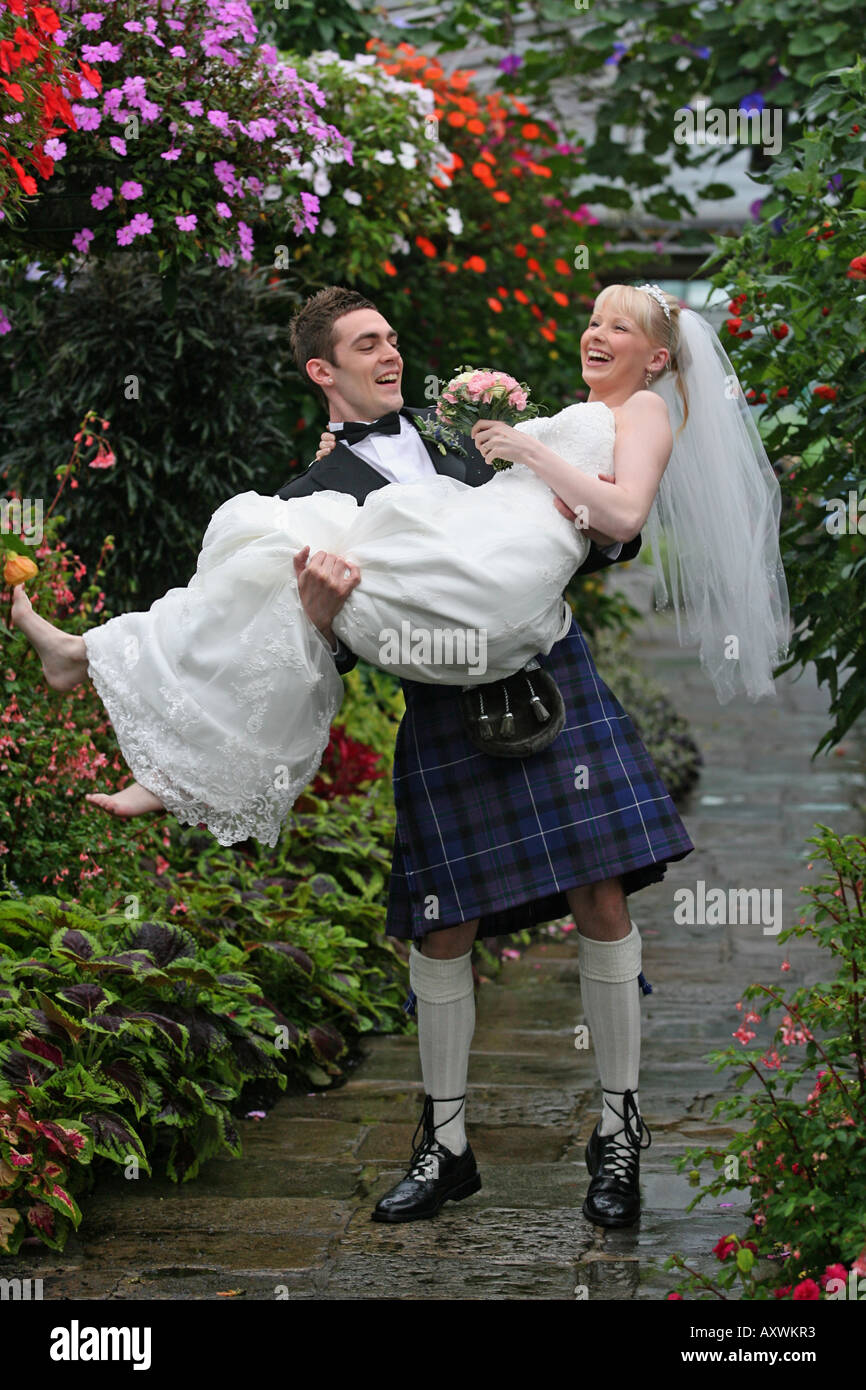 Scottish bride wedding dress hi-res stock photography and images - Alamy