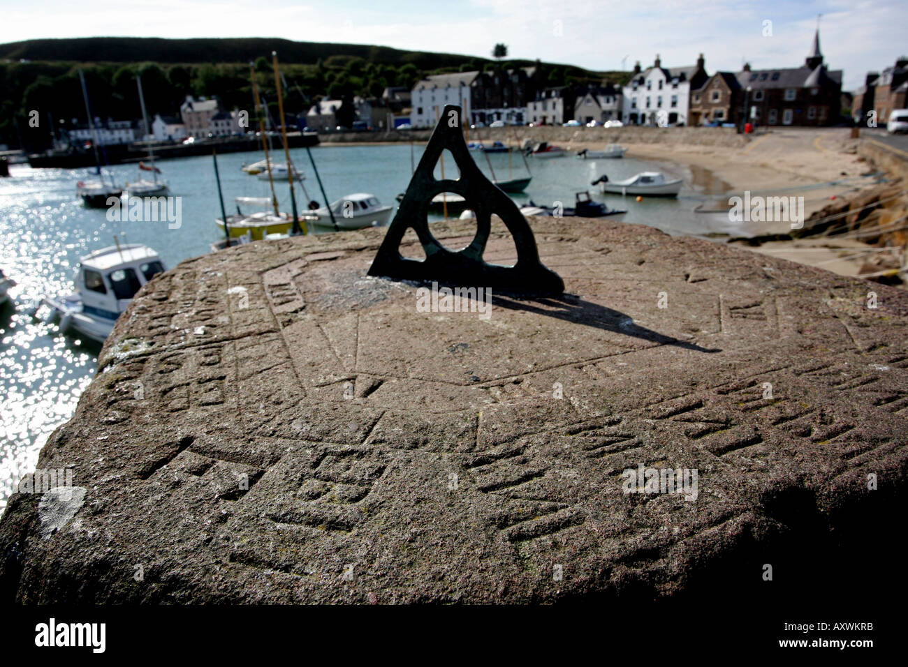 Scottish sundial hi-res stock photography and images - Alamy