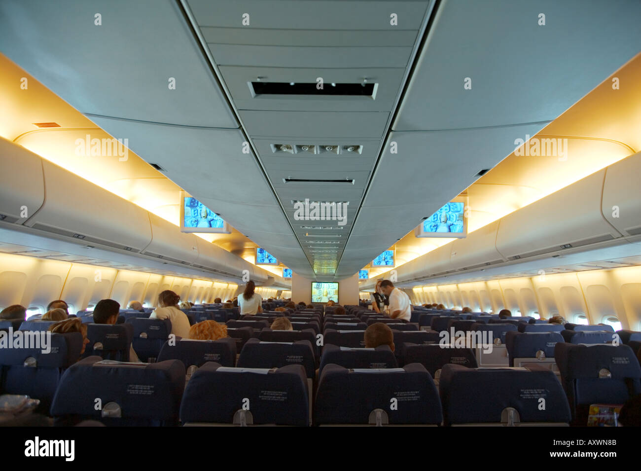 Boeing 747 cabin hi-res stock photography and images - Alamy