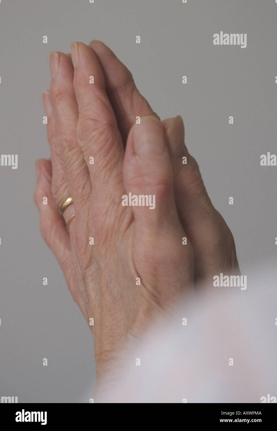 elderly woman praying Stock Photo - Alamy