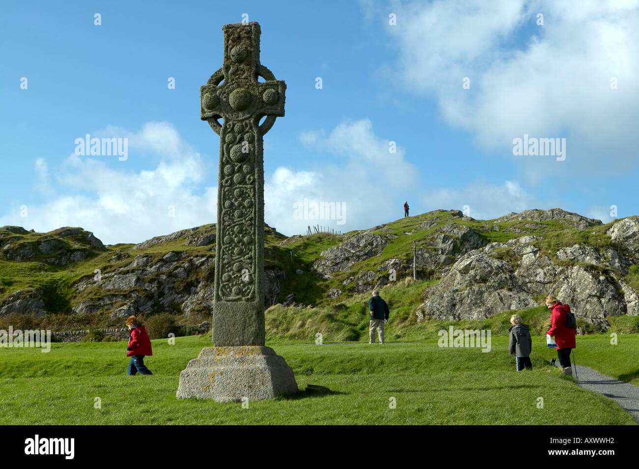 Celtic cross at Iona Abbey, Isle of Iona, West Coast of Scotland ...