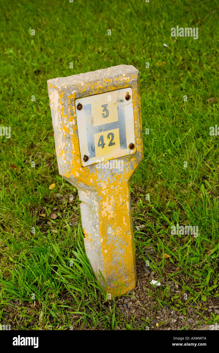 yellow fire hydrant sign indicating location of the nearest fire ...