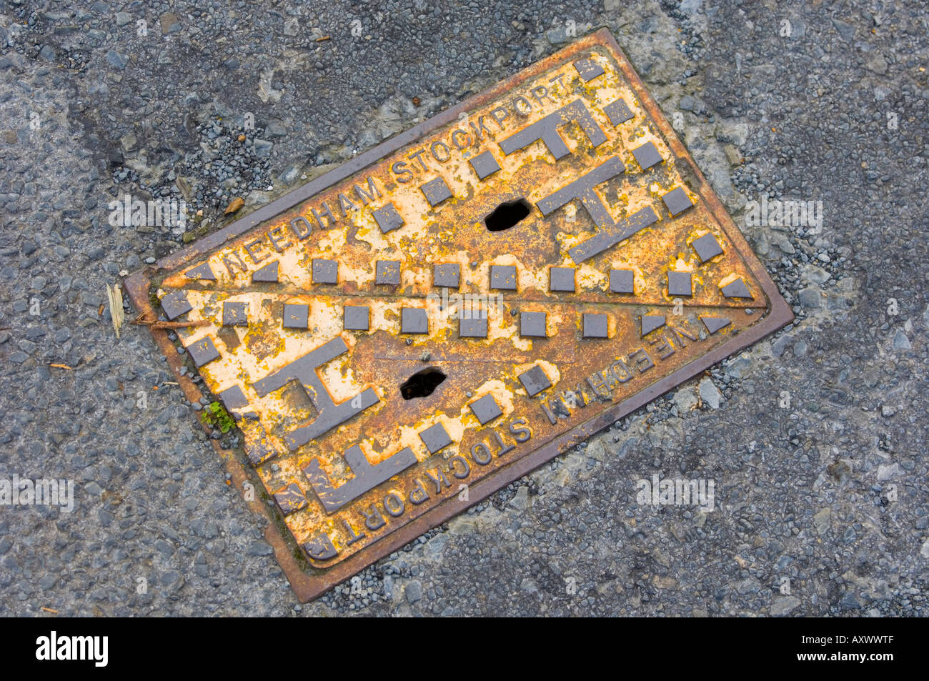 yellow fire hydrant manhole inspection hatch cover UK Stock Photo - Alamy