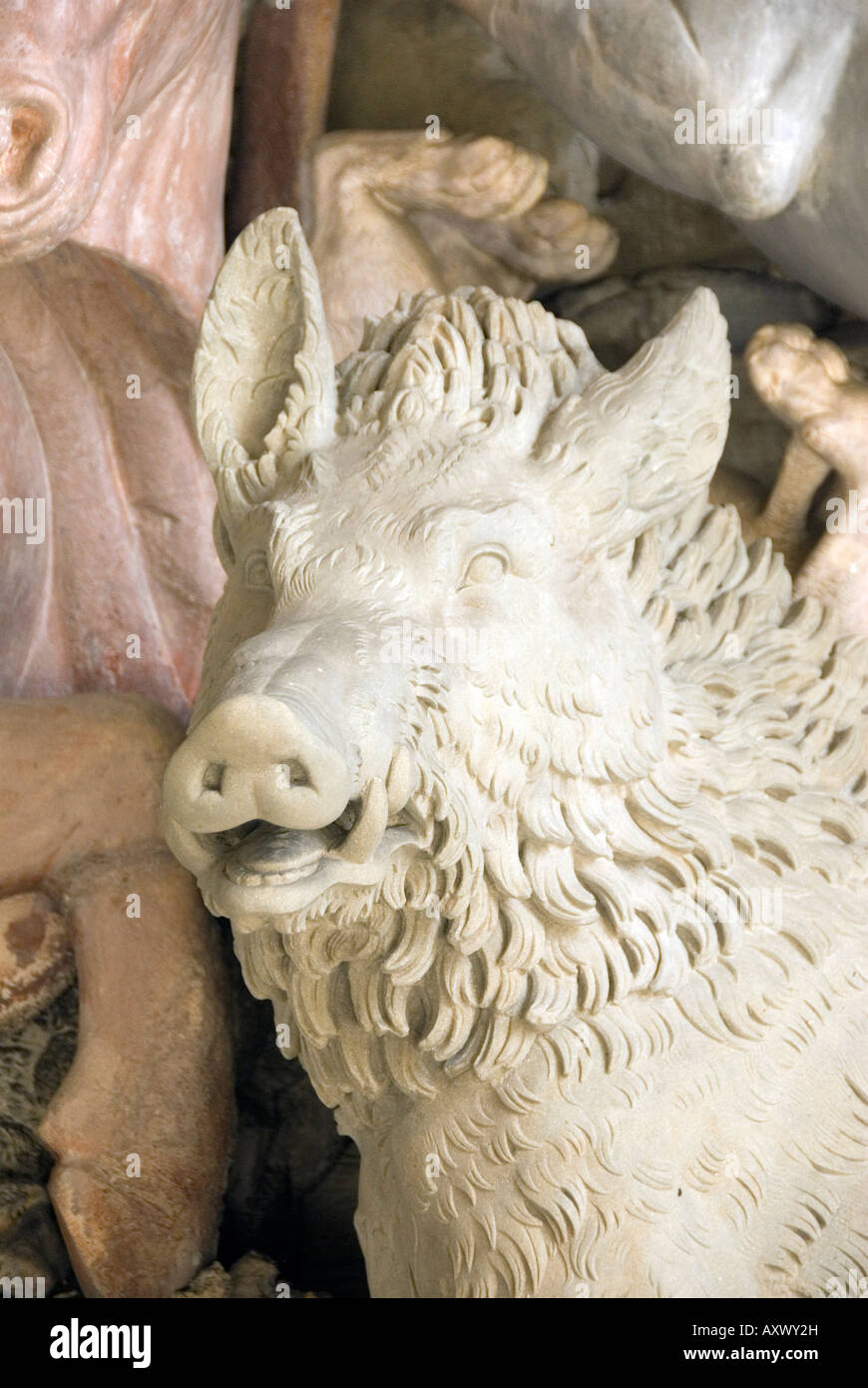 Italian garden grotto hi-res stock photography and images - Alamy