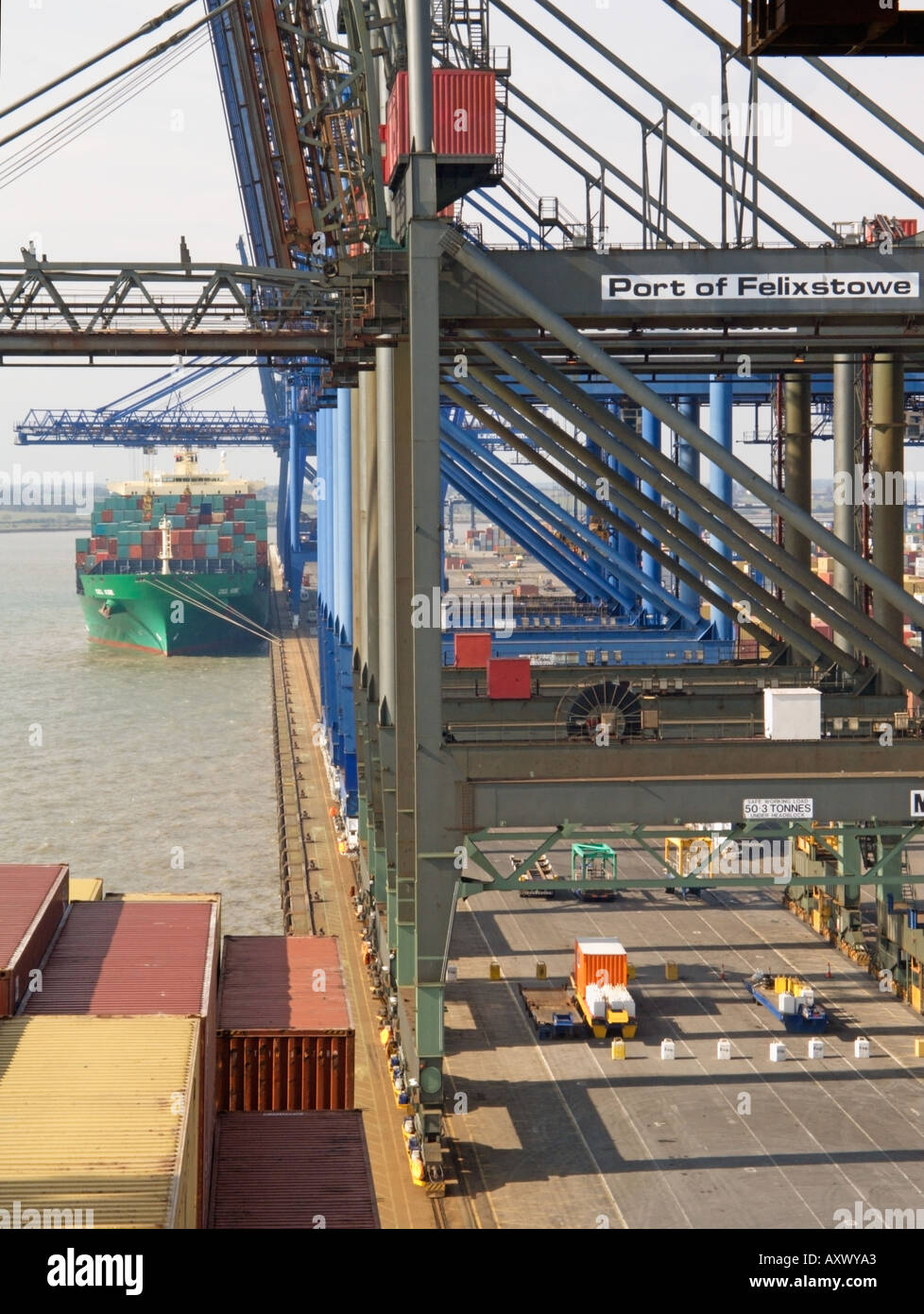 Emports and exports hi-res stock photography and images - Alamy