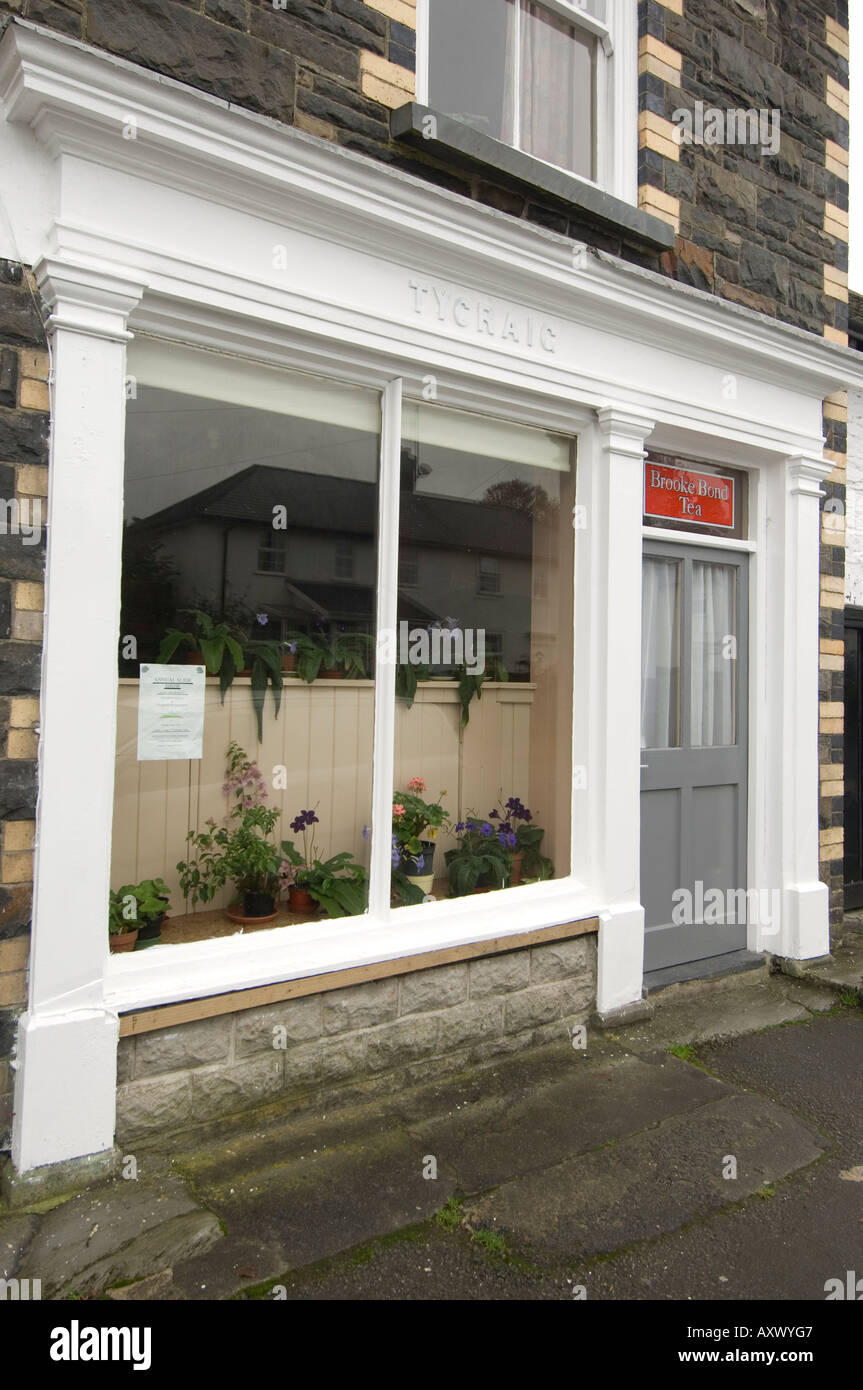 Exterior shop converted house hi-res stock photography and images - Alamy
