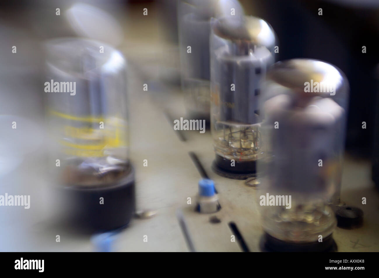 Vacuum tubes electronics vintage hi-res stock photography and images ...