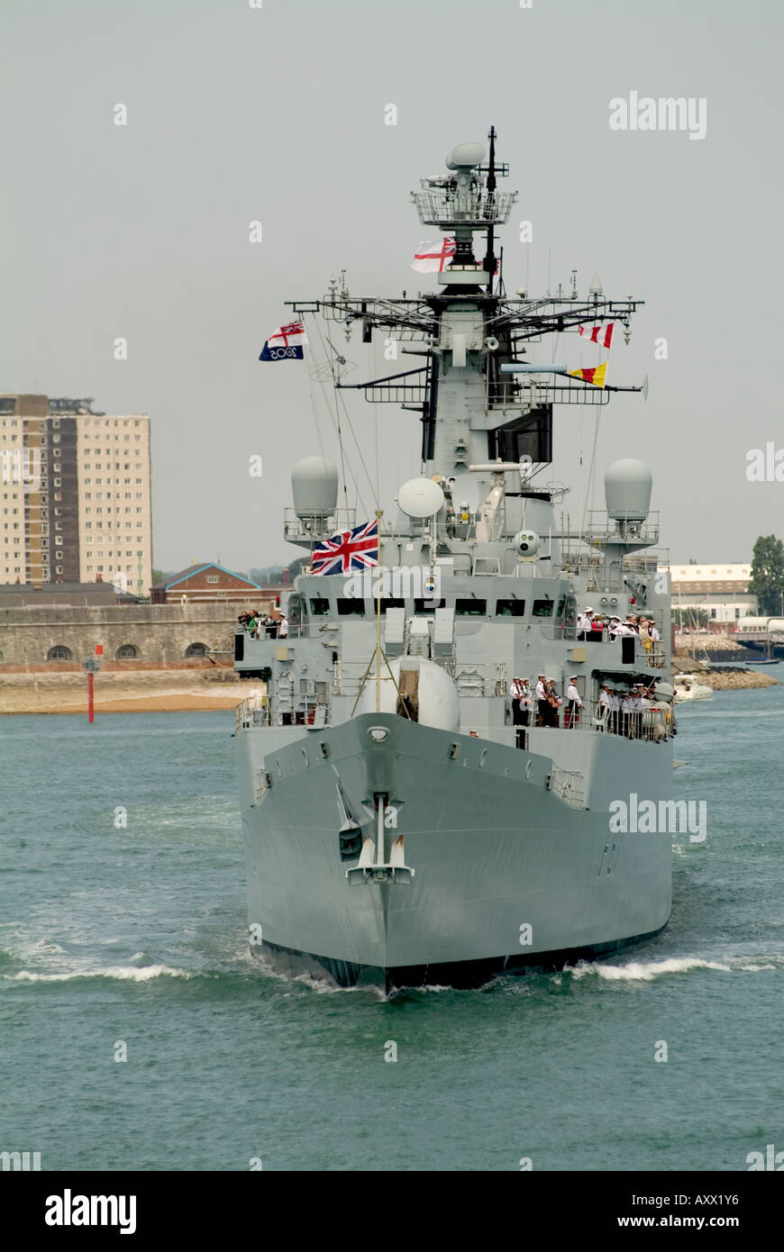 Type 22 Frigate HMS Chatham F87 sails from Portsmouth harbour Stock ...