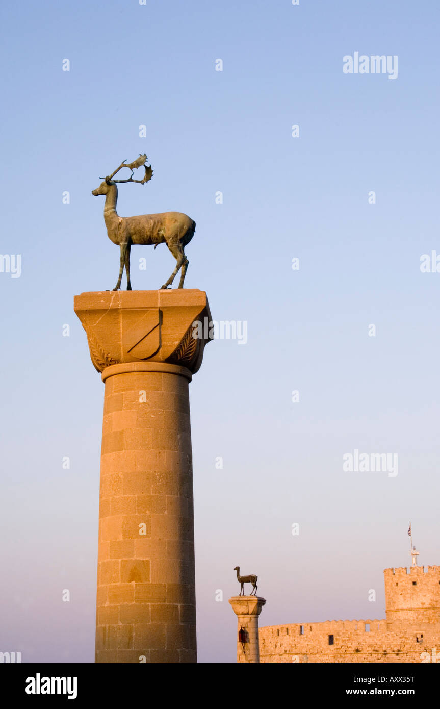 Statues pillars hi-res stock photography and images - Alamy