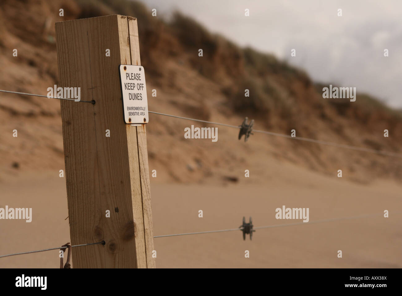 Please keep off the dunes sign on Newquay beach Stock Photo - Alamy