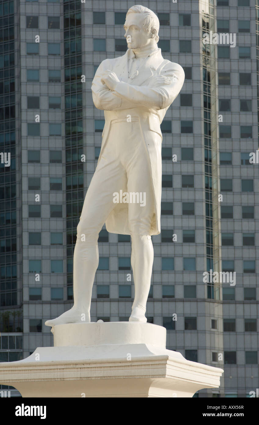 Statue of Sir Stamford Raffles at Raffles Landing Site, Singapore, South East Asia Stock Photo ...