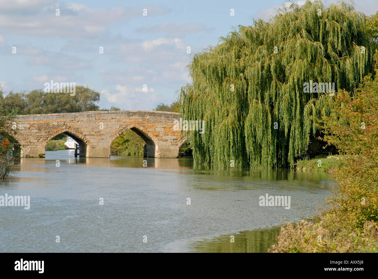 Ancient Bridge over the River Thames at Newbridge, Oxfordshire Stock ...