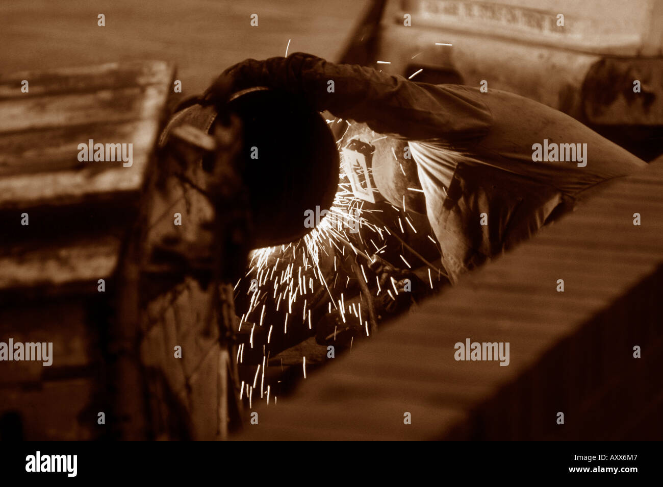 Welder working outside hi-res stock photography and images - Alamy