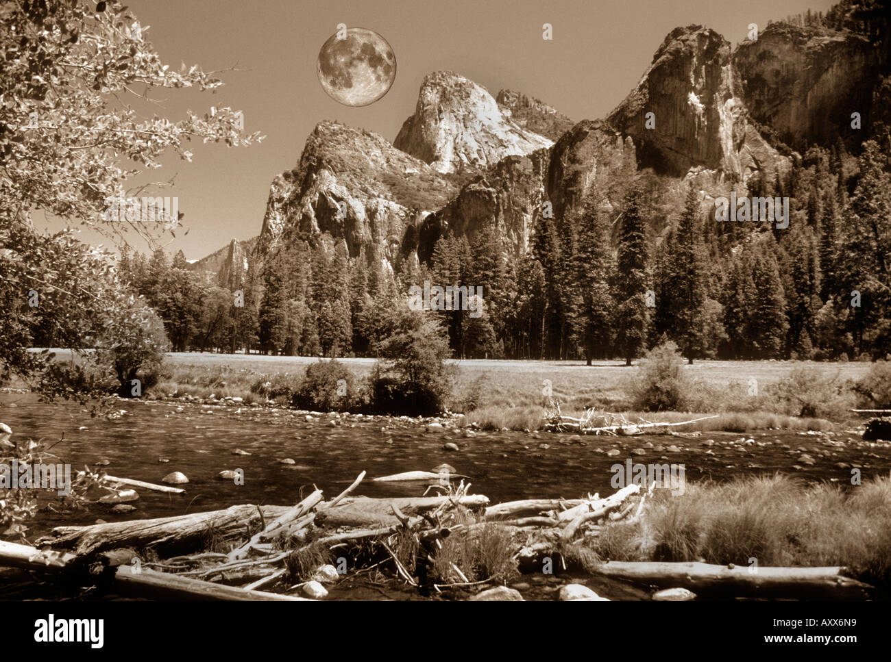 Yosemite national park full moon hi-res stock photography and images ...
