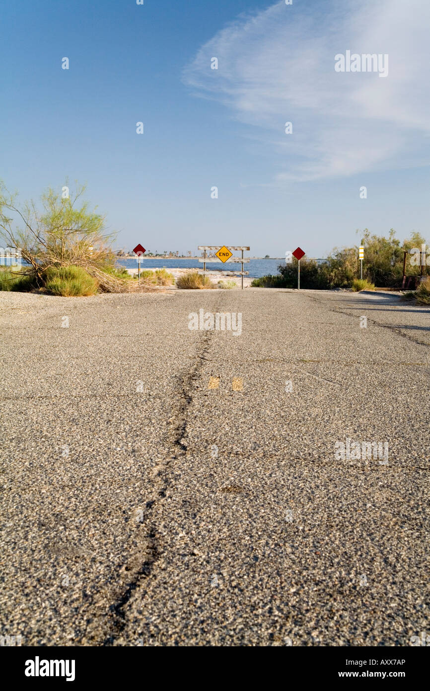 End of road hi-res stock photography and images - Alamy