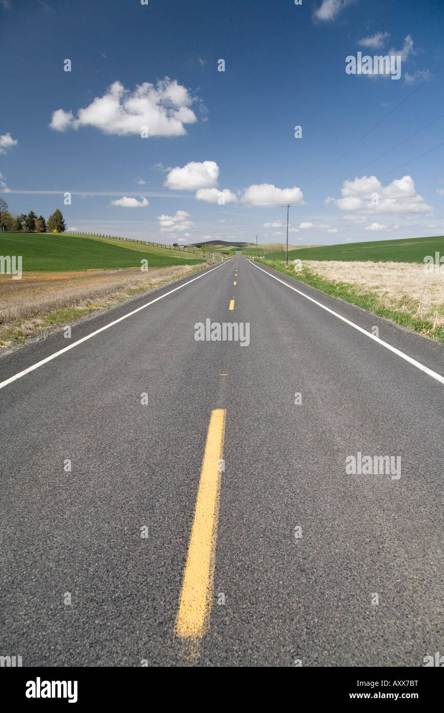 Highway scene in the Palouse of Washington Stock Photo - Alamy