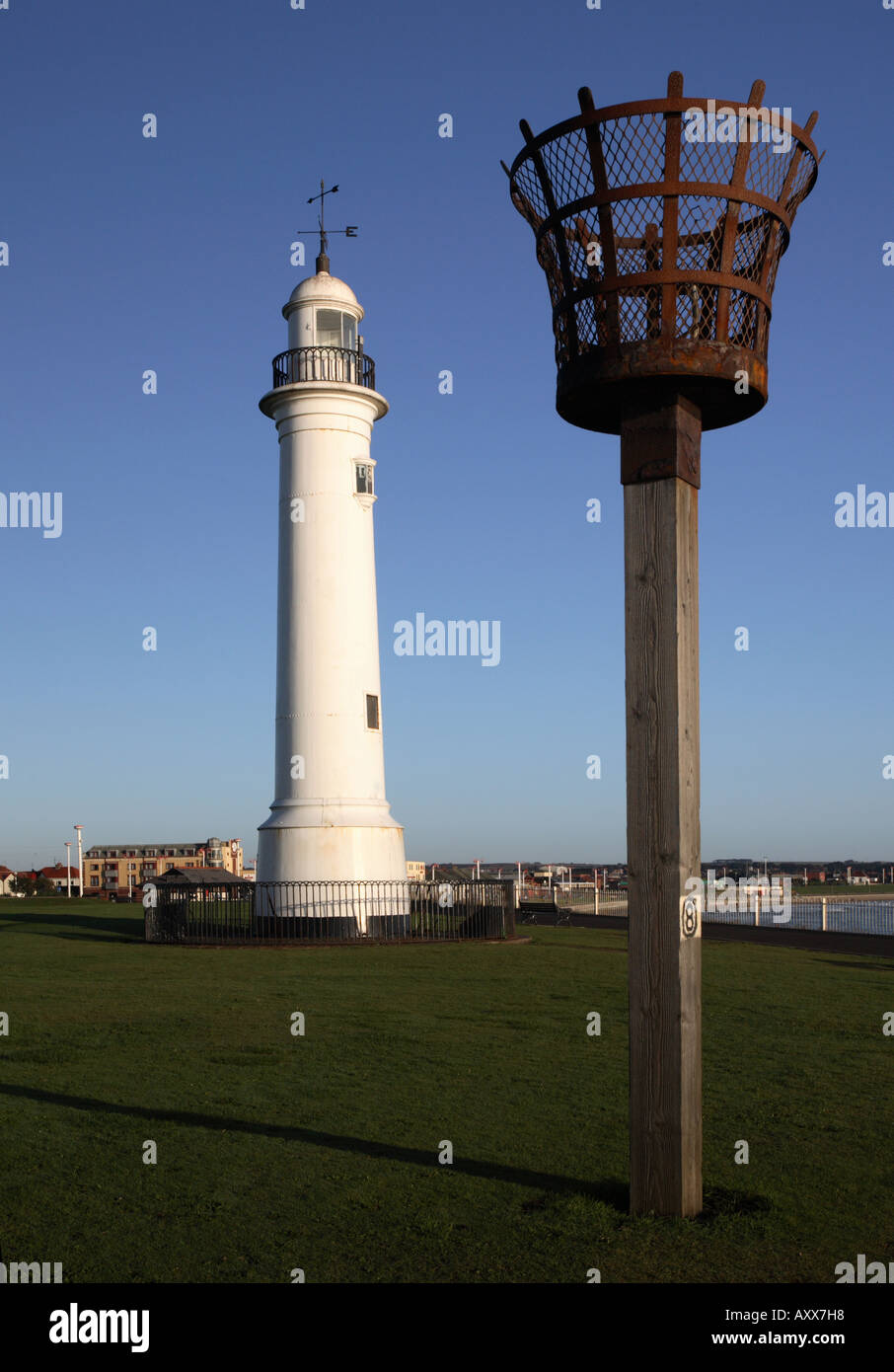Lighthouse cliff park roker hi-res stock photography and images - Alamy