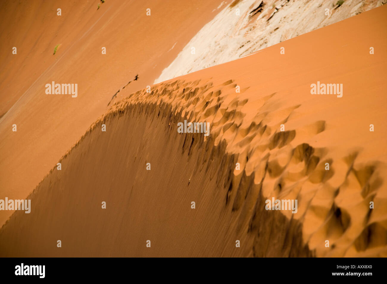 Foot prints on Sossousvlei dune ridge, Sossousvlei Stock Photo - Alamy