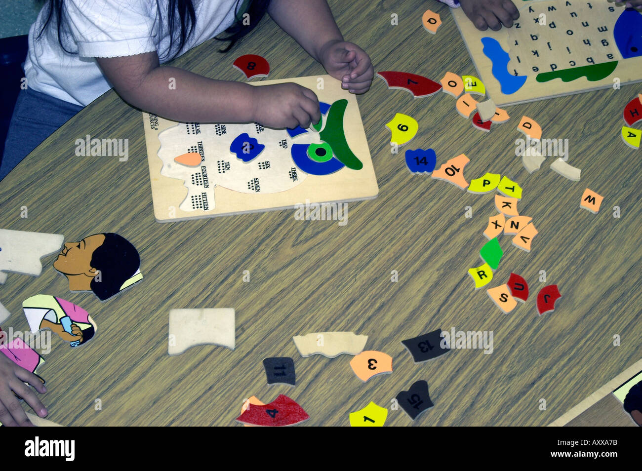 kids working on puzzles Stock Photo - Alamy
