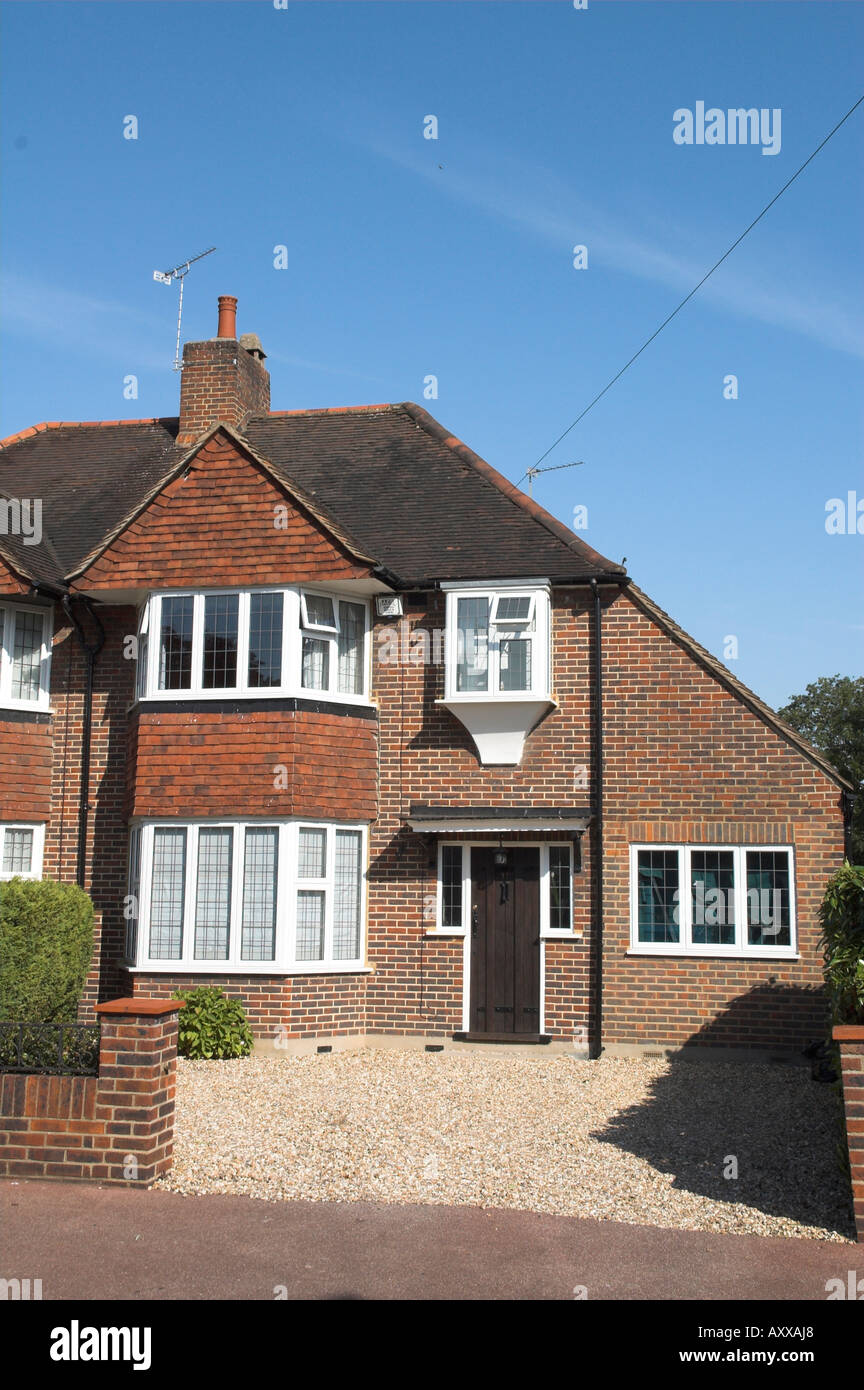 Suburban house england hi-res stock photography and images - Alamy