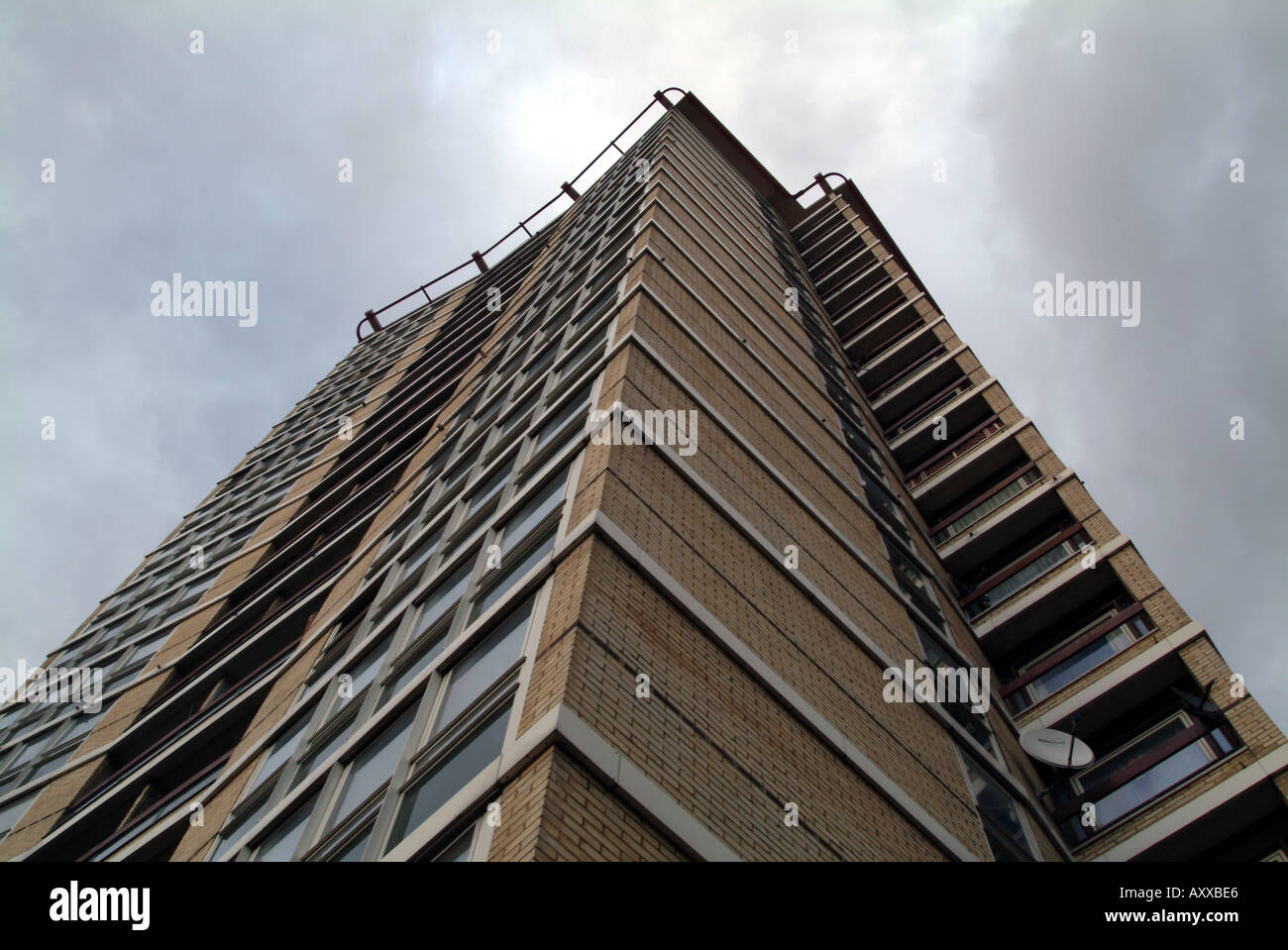 TOWER BLOCK SOUTHEAST LONDON Stock Photo - Alamy