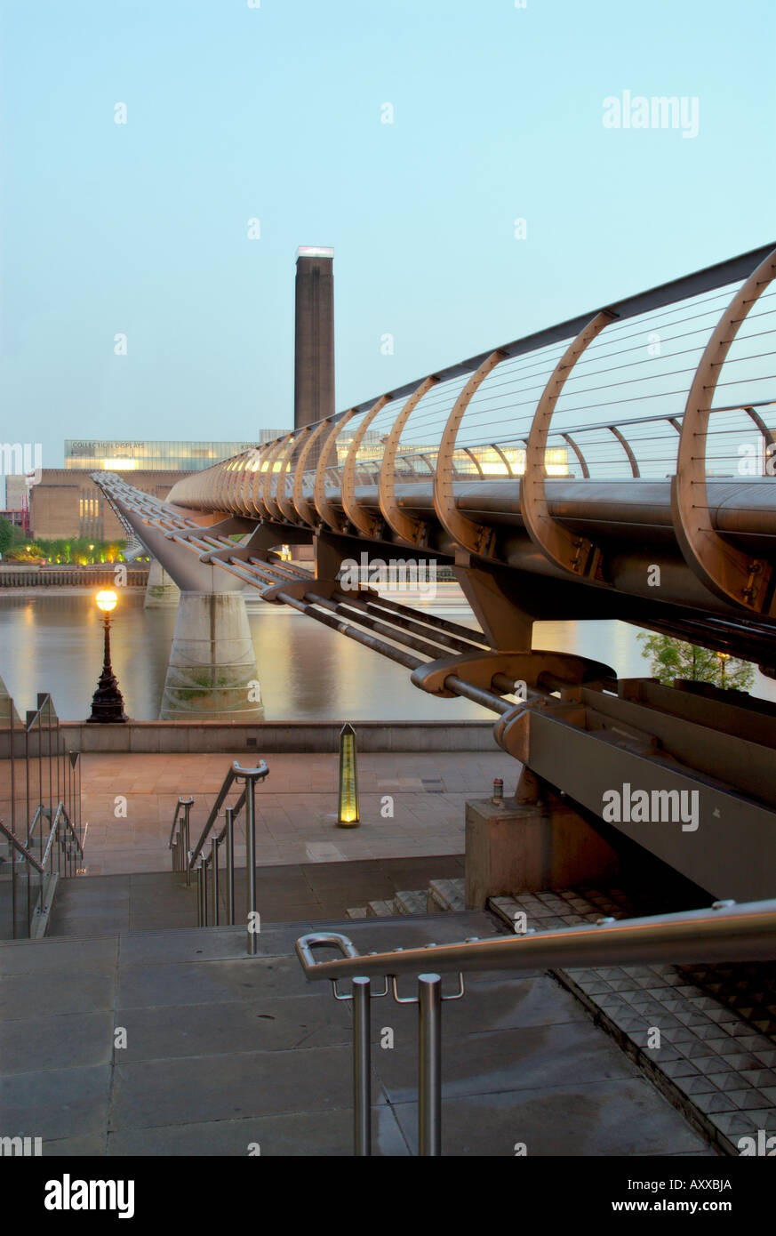 London millenium bridge detail hi-res stock photography and images - Alamy
