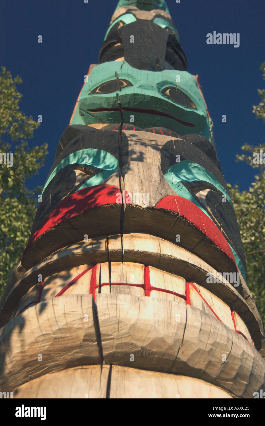 Totem pole fairbanks alaska hi-res stock photography and images - Alamy