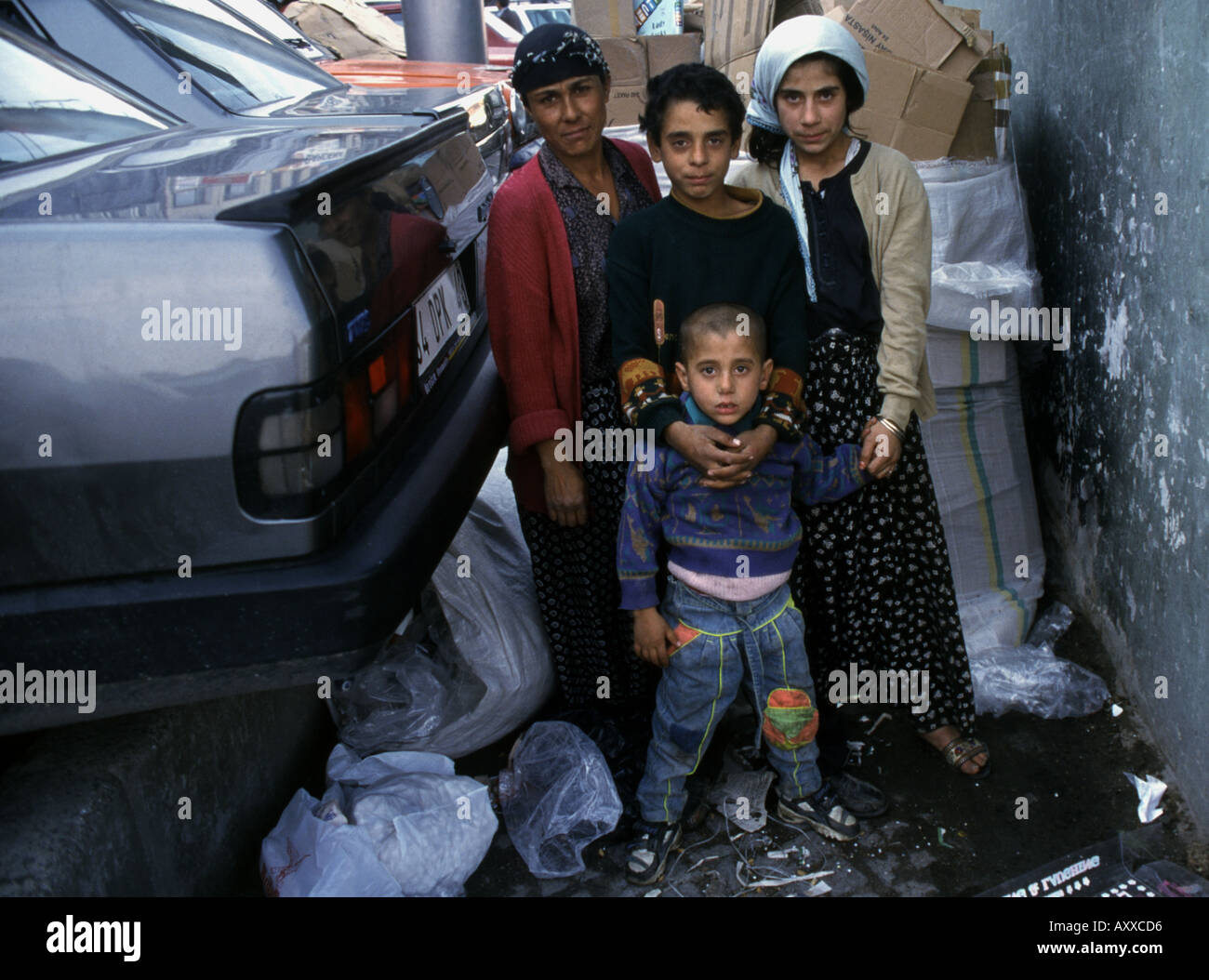 GYPSY FAMILY ISTANBUL TURKEY Stock Photo - Alamy
