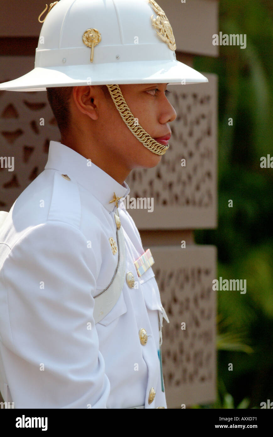 Soilder grand palace bangkok hi-res stock photography and images - Alamy