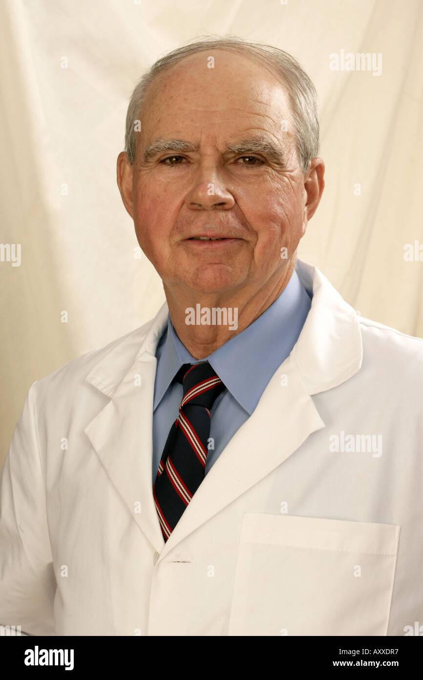 Medical staff consult one hi-res stock photography and images - Alamy