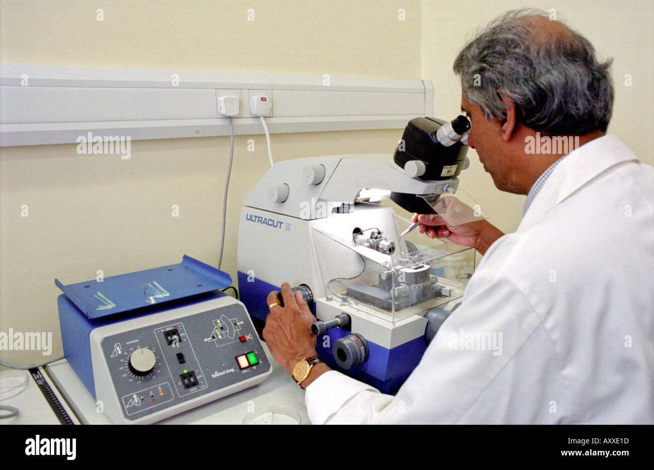 Slide preparation for electron microscopy Stock Photo - Alamy