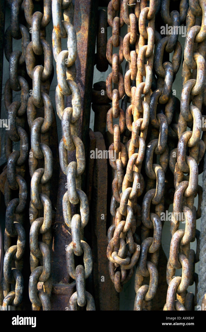 Old chains hi-res stock photography and images - Alamy
