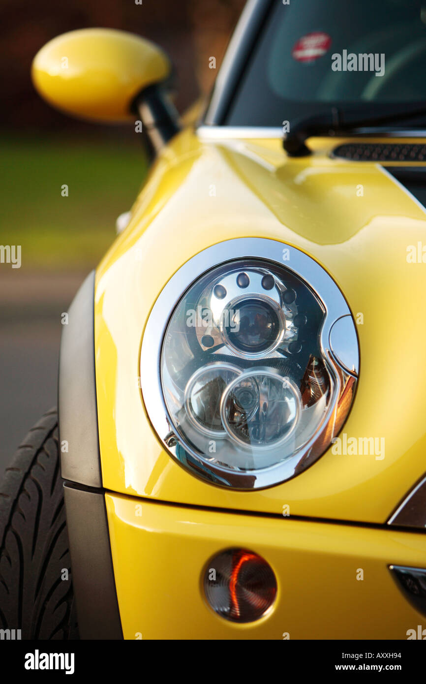 Yellow mini cooper s hi-res stock photography and images - Alamy