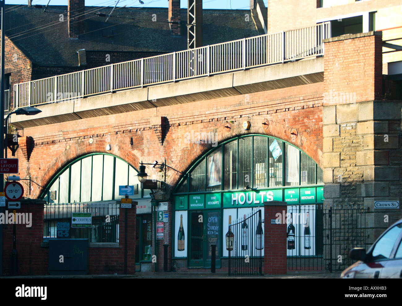 Leeds railway station bridge Stock Photo - Alamy