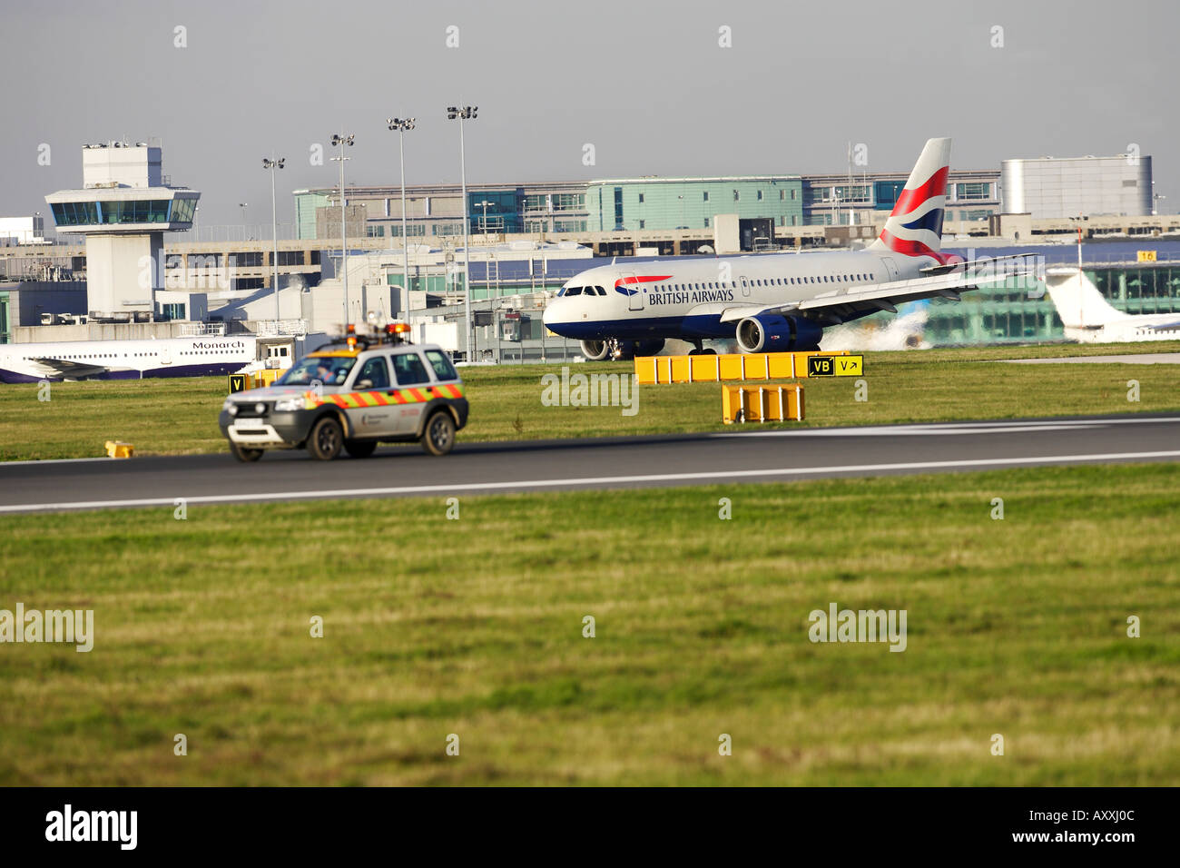 Away manchester tower control atc boeing airbus ba hi-res stock ...