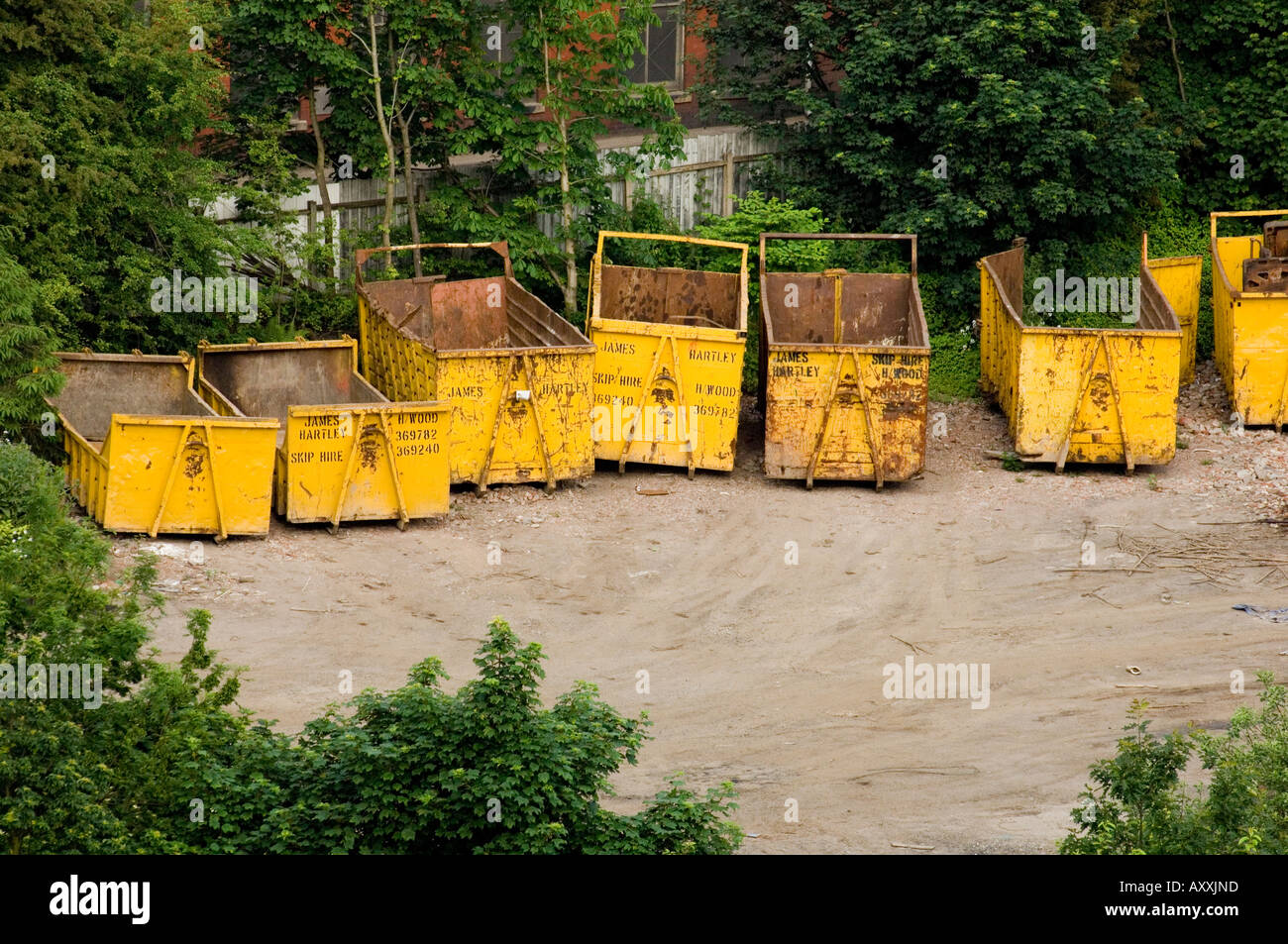 Yellow skips hi-res stock photography and images - Alamy